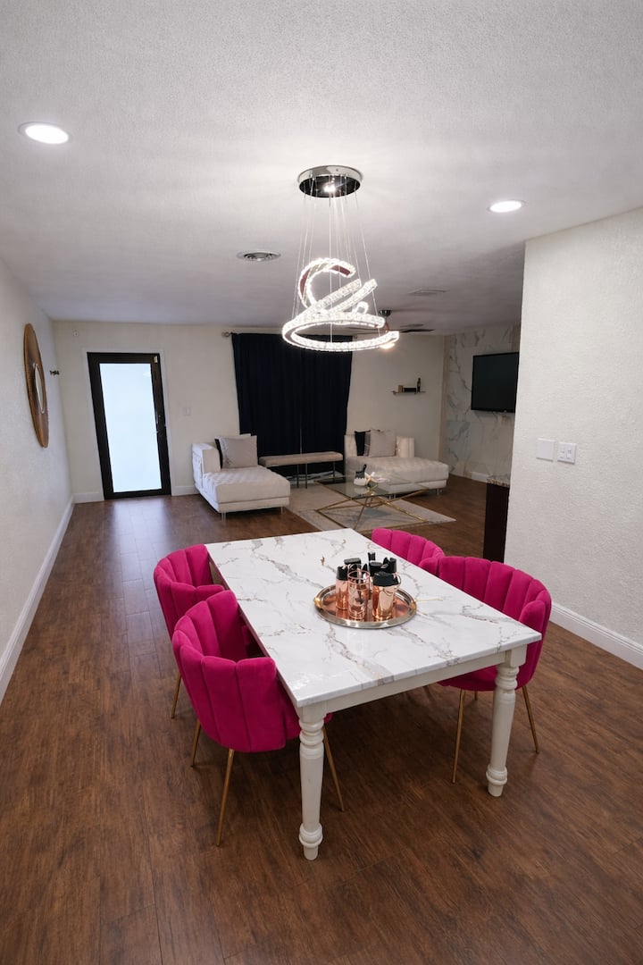 2br Getaway W/backyard Vibes Central To Mia & Fll - Miami Gardens, FL