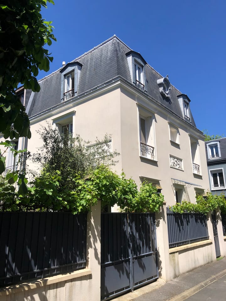Maison Entière Dans Villa Privée à Clichy - Paris