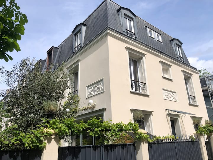 Maison Entière Dans Villa Privée à Clichy - Paris