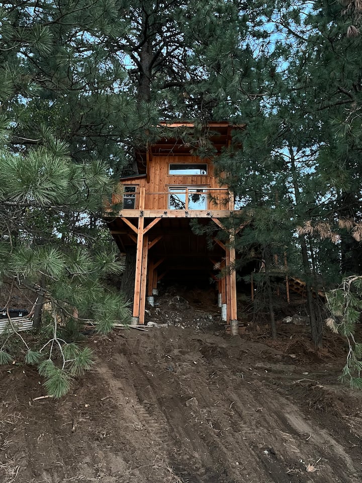 The Bella Vista Farm Treehouse - Moscow, ID
