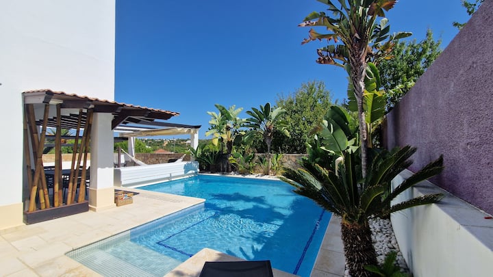 Luxurious Pool House - Porches