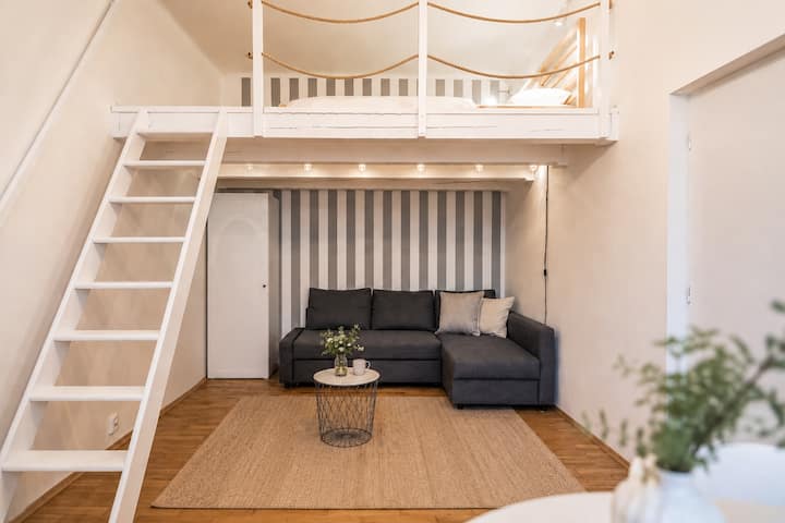 Quiet Loft Charles Square Walk To Old Town - Praha