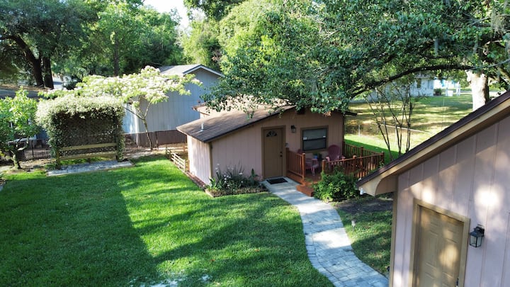 Jax Backyard Bungalow - Jacksonville, FL