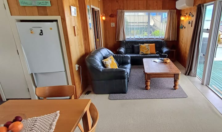 Wake Up To A Stunning View Of Opononi Harbour - Ōmāpere