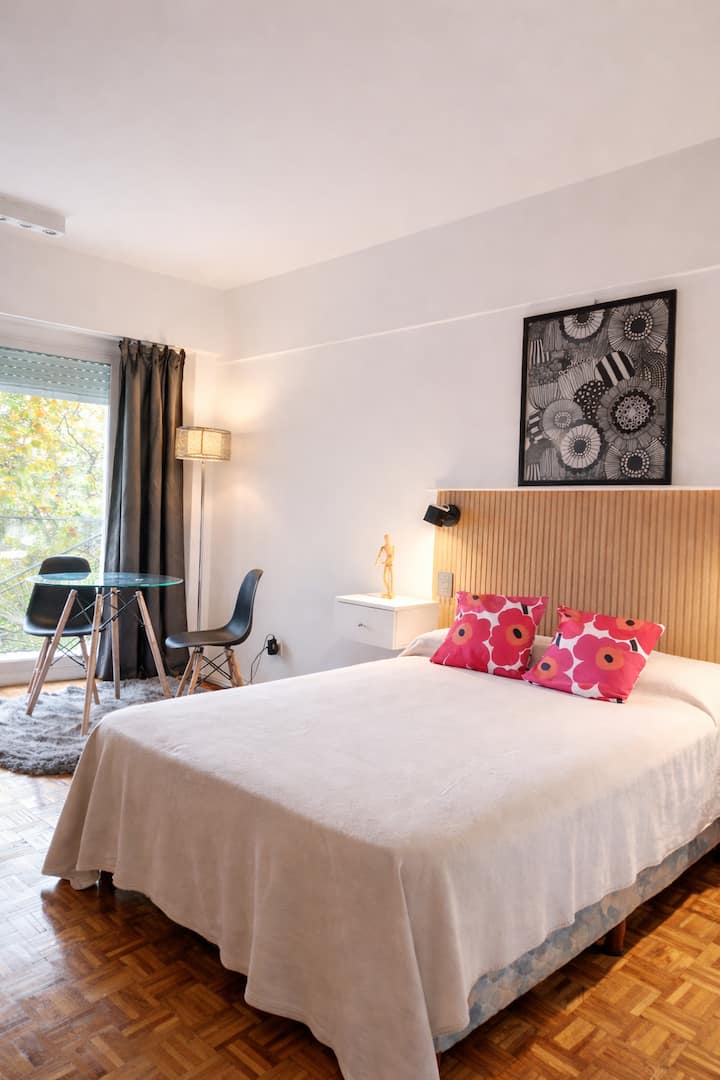 Trendy Studio W/plaza Serrano View. Best Location - Buenos Aires