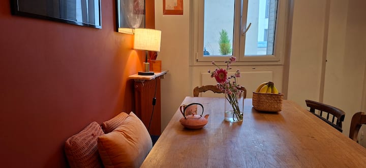 Chambre Chic- Refuge Féminin - Paris Animé - Paris