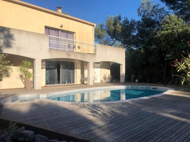 Villa Piscine En Fond D’impasse - Nimes