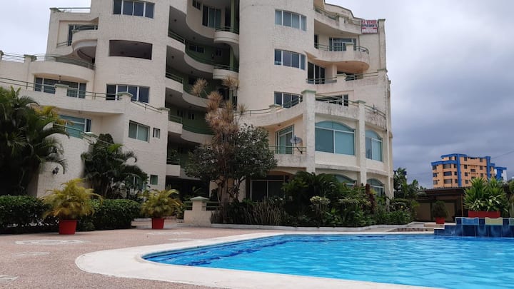 Amplio Departamento Familiar En La Playa - Tonsupa