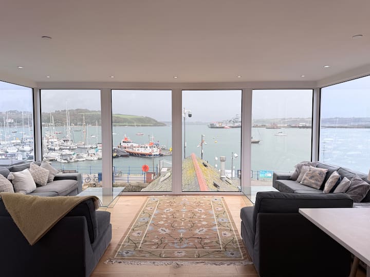 Waterside House, Panoramic Harbour Views & Parking - Falmouth