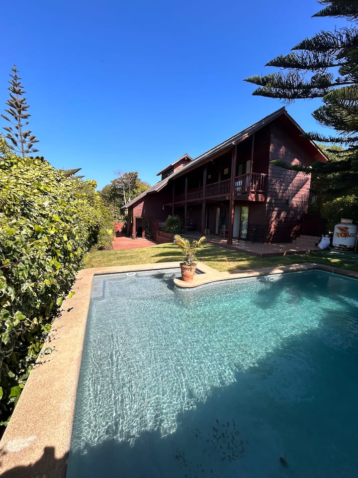 Casa Familiar En Rocas De Santo Domingo - Santo Domingo, Chile