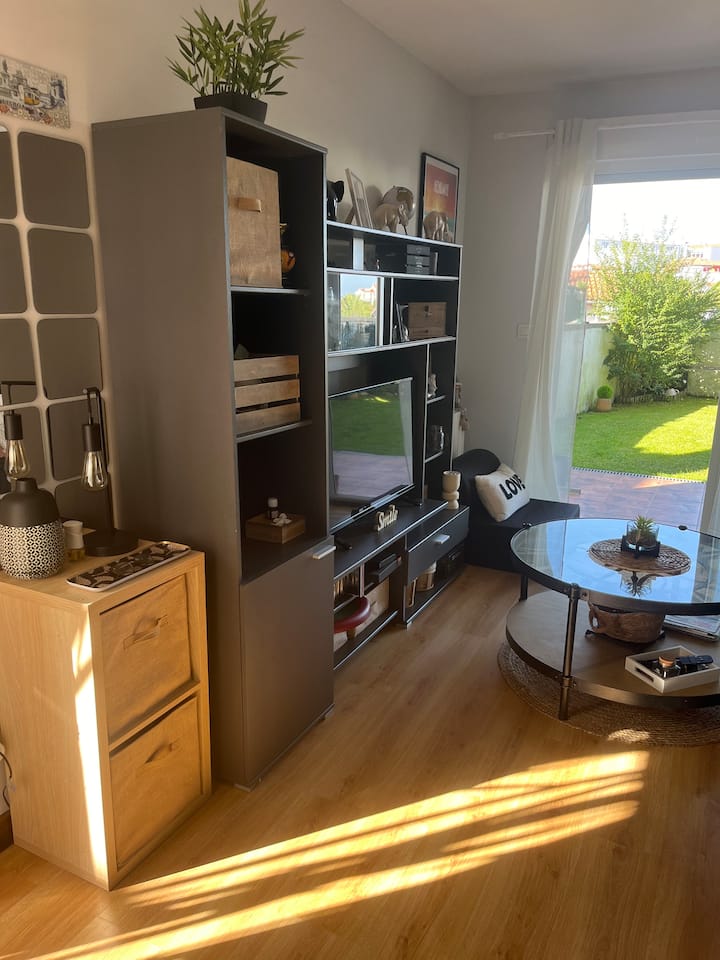 À Louer, à Hendaye, T2 Unique, Rdc Avec Terrasse - Baie de Loia