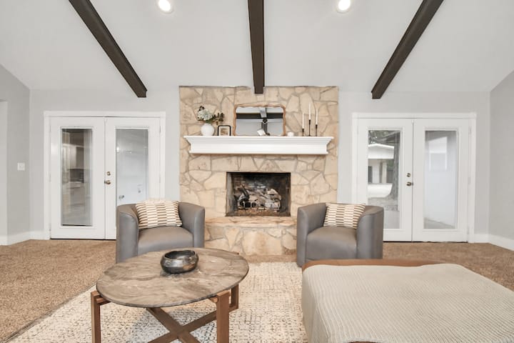 Luxe Modern Ranch Home • King Beds • Pet Friendly - Katy, TX