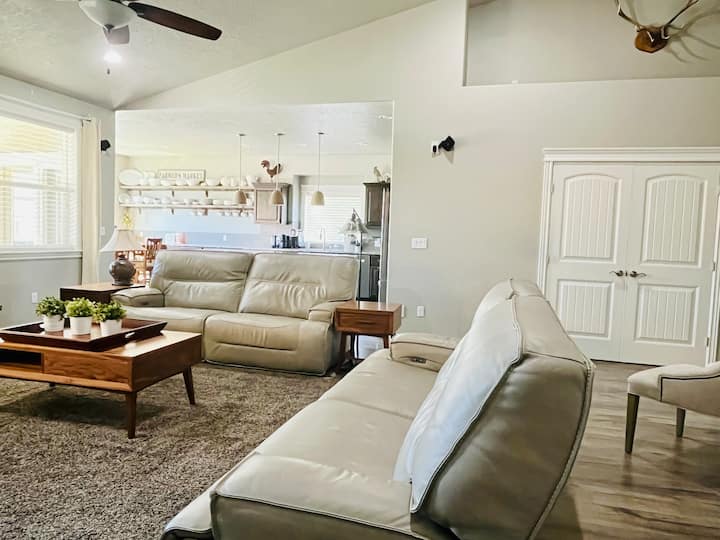 Beautiful Home 4 Minutes To Roaring Springs - Meridian, ID
