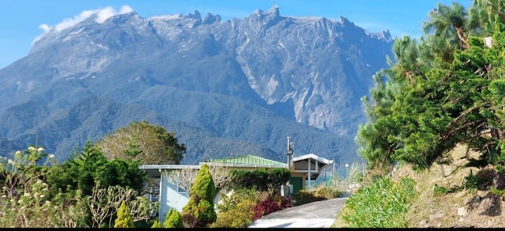 Mt Kinabalu Homestead/4 Rooms House
(Max 12pax) -