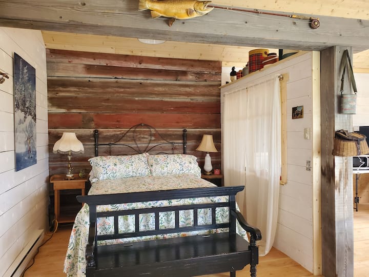 Yellowstone Pond Cabin - Emigrant, MT