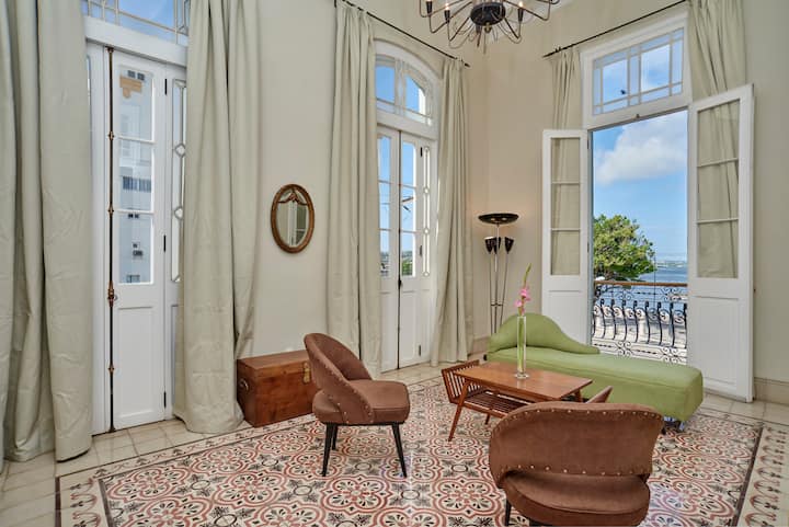 Vintage Flat/ Bay Views/electric Generator/ Wifi! - 夏灣拿