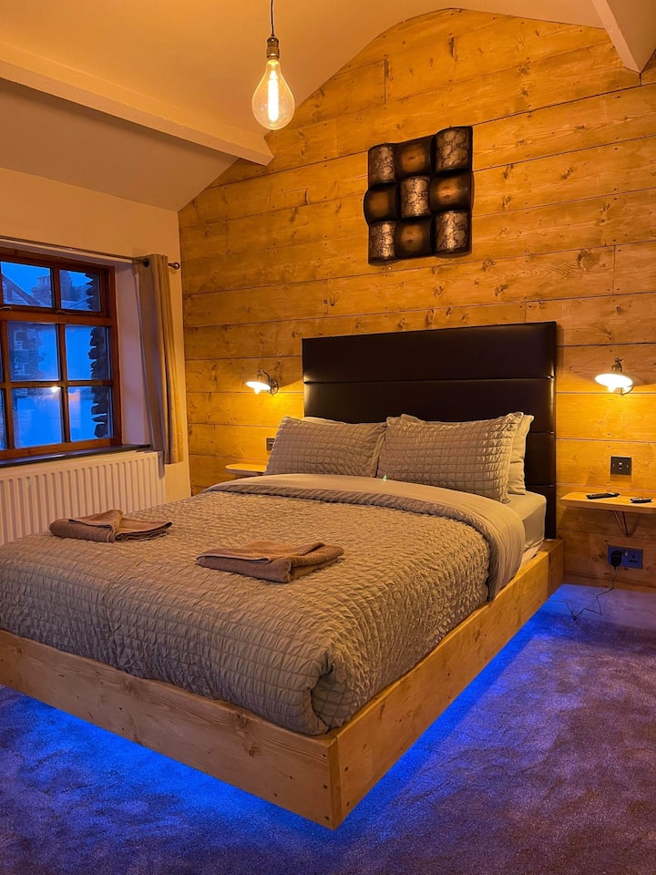 Gamekeepers Cottage
In The Heart Of Windermere - Windermere, UK