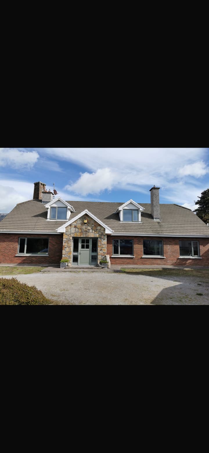 5 Bed 4 Bath (Sleeps 14 Ppl) In Village Near Coast - Irland