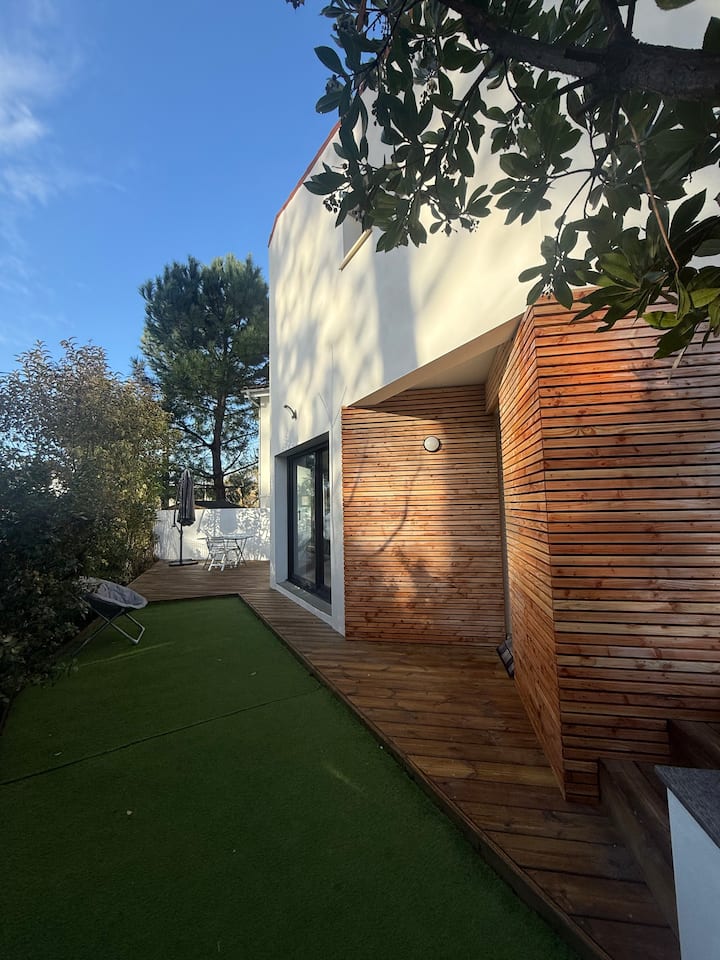 La Plage Au Bout De La Rue, Maison De Cordouan - Royan