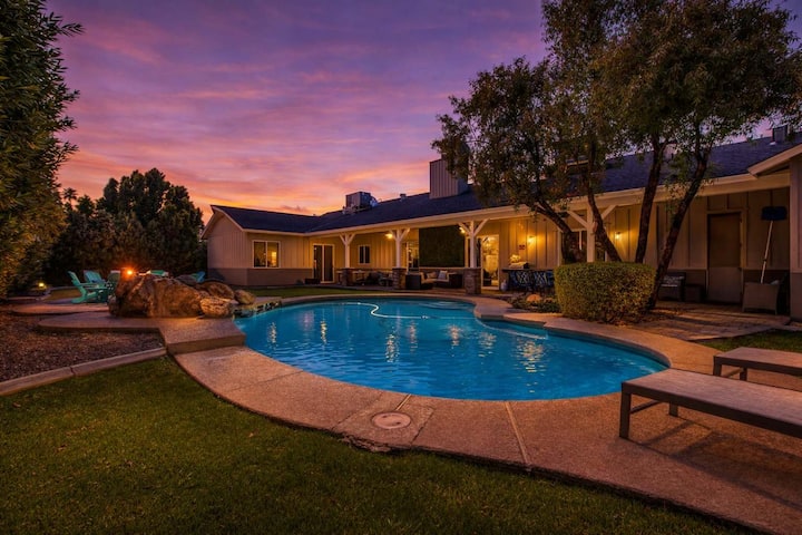 Sunny Daze In Old Town Scottsdale-walk To Old Town - Scottsdale, AZ