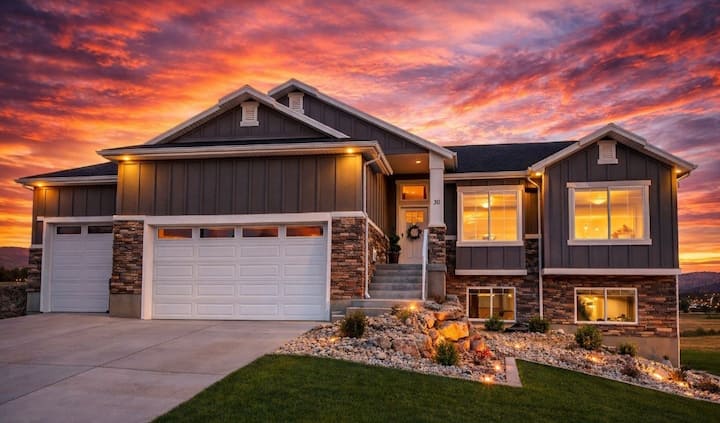 Entire Home *Private Hottub * Airhockey *Sleeps 16 - Willard Bay State Park, Willard