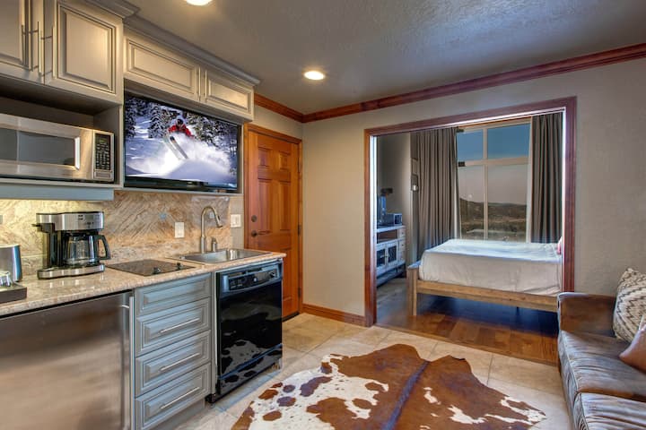 King Bed| Sofa Bed| Pool Sleeps 4| Moose Mgt 3901b - Snowbird, UT