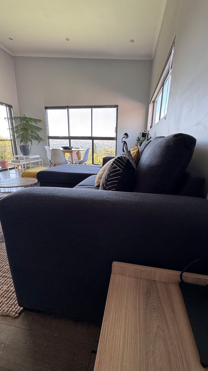 The View Balcony Apartment With Own Solar - Pretoria