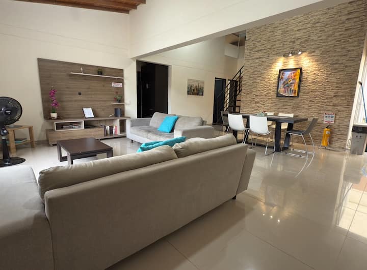 Amplio Y Cómodo En Laureles | 4hab | Superhost - Medellín