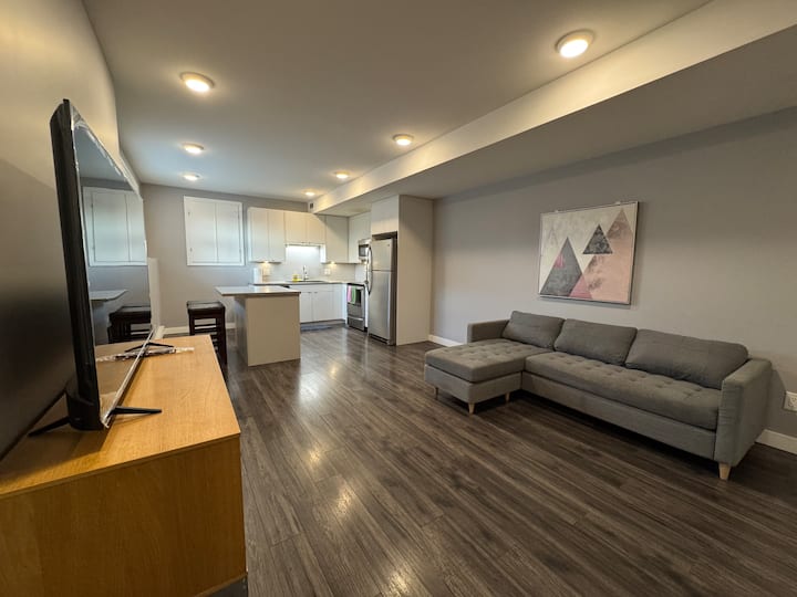 Newly Built Modern Guest Suite - Saskatoon