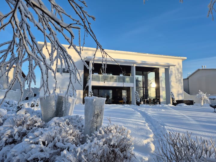 Arctic Luxury Home: Own Cinema, Gym, Hot Tub, Yard - Oulu