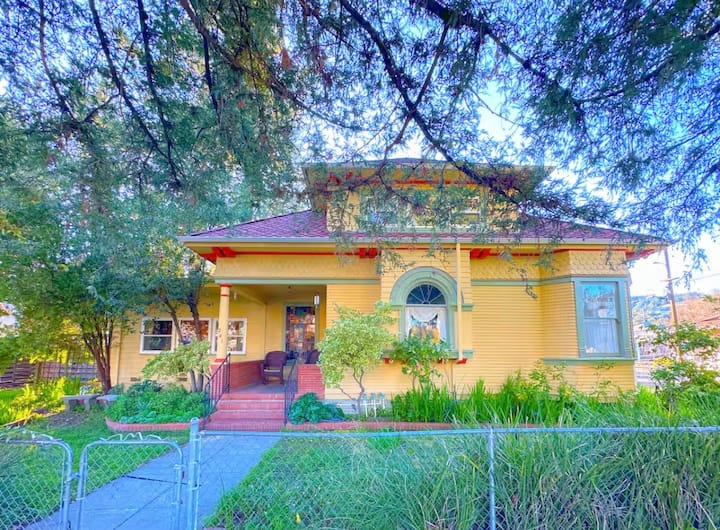 The Cloverdale House - Cloverdale, CA