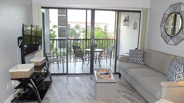 Waterfront 1br Condo With Pool-an-j303 - Marco Island, FL
