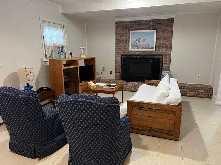 Large Downstairs Space - High Point, NC