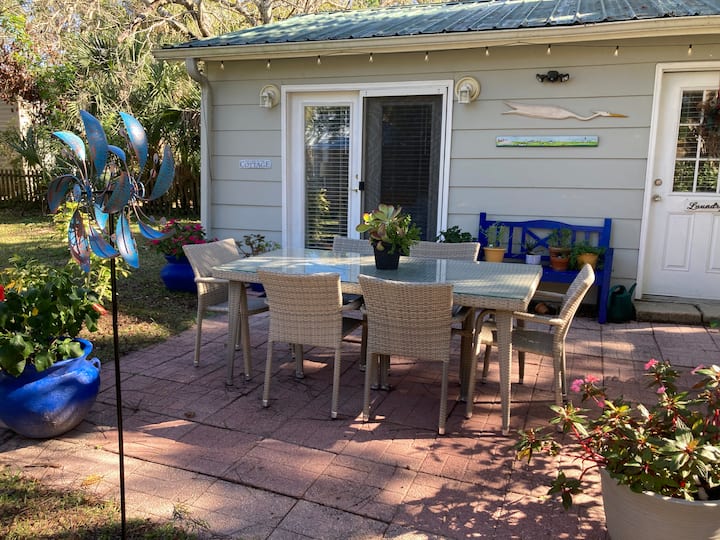 Poet's Cottage,separate Unit With Private Patio. - St. Augustine, FL