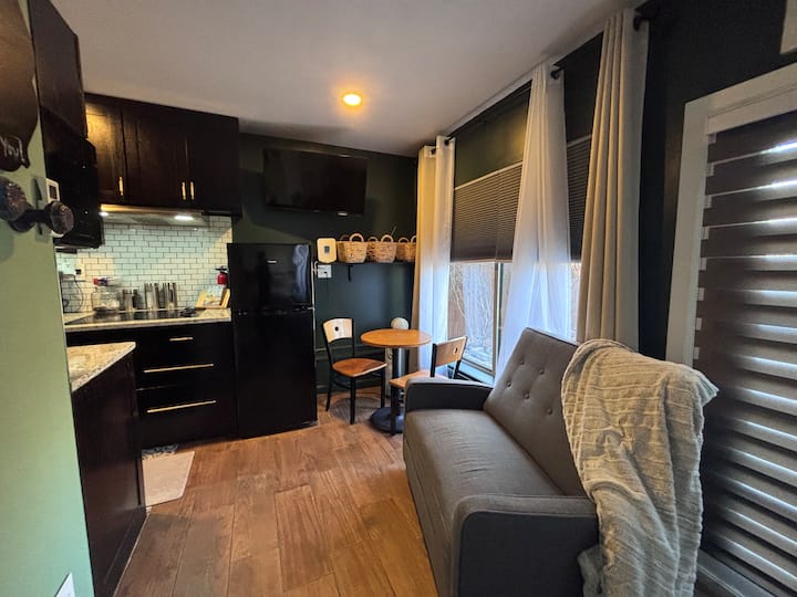 Entire Studio In Brookside District. - Splash Pad, Tulsa