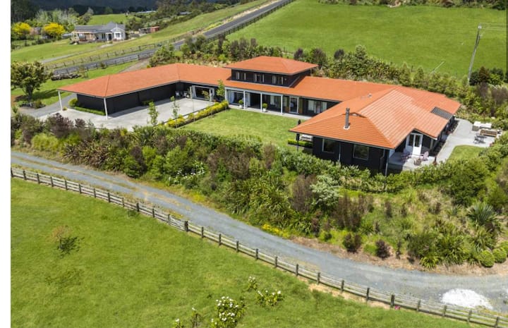 The Ranch Countryside Accommodation 16+ People - Clevedon