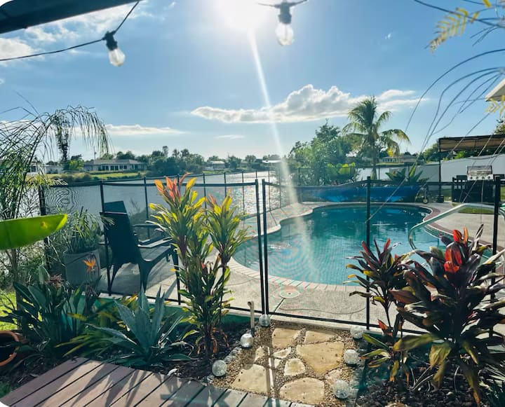 Lakefront Retreat With Pool, Close To Beach! - Venice, FL