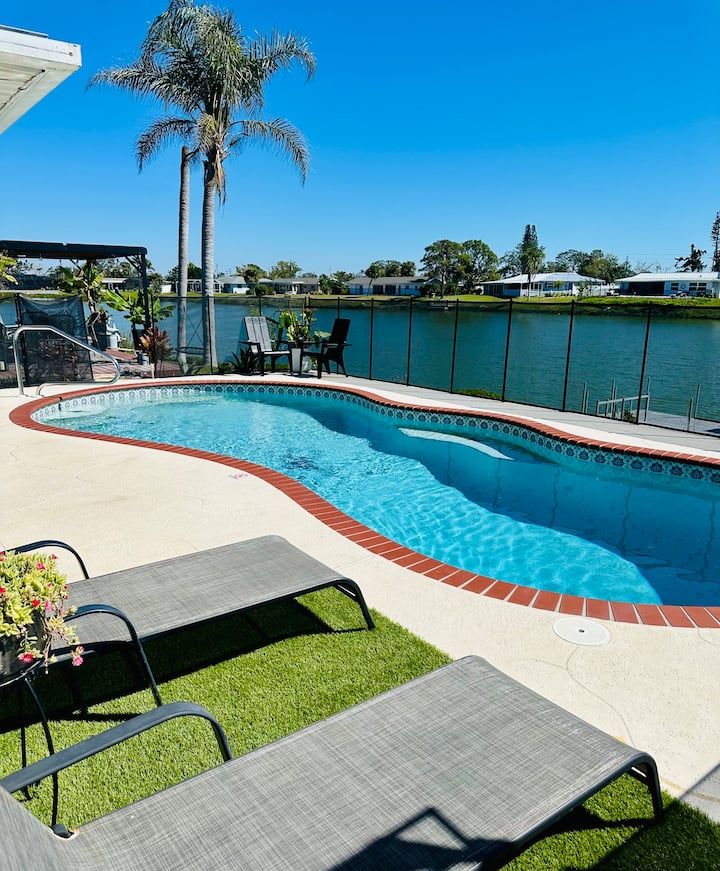 Lakefront Retreat With Pool, Close To Beach! - Venice, FL