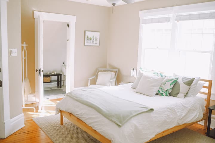 Spacious 3 Br | Walk To Osu | Good For Families! - Columbus, OH