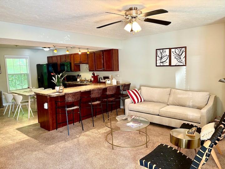 Nice 2 Bedroom Condo - Bloomington, IN