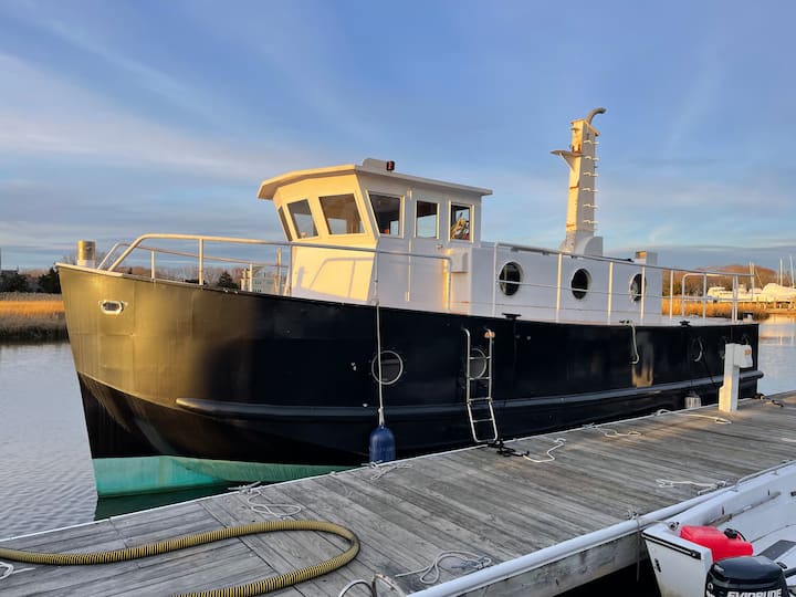 Stay Aboard Mini-expedition Trawler Mary South - Madison, CT