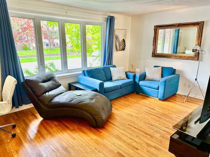 Queen & Double Bedrooms, Kitch/diner & Living Room - Waterloo, ON, Canada