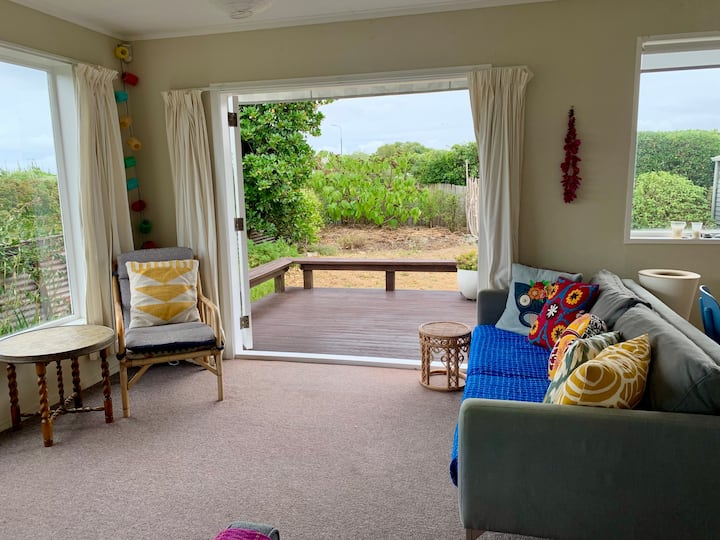 Sun-splashed Hideaway - Whole House - Ōtaki Beach