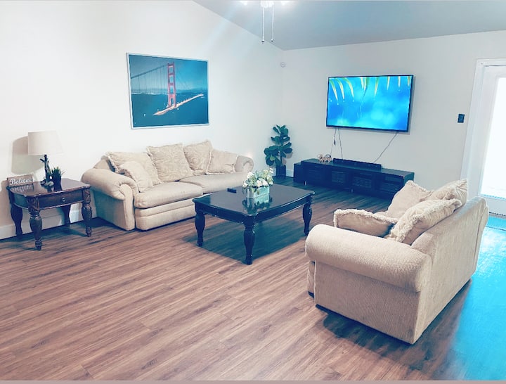 The Hideaway 4b/2b House- 10min From Iah - Houston George Bush Airport (IAH)