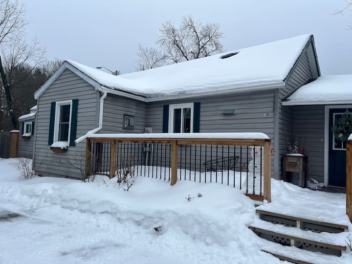 Cottage On The Spanish River Has A Beautiful View. - Big Trout Lake