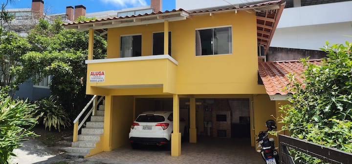 Casa De 02 Quartos A 100m. Da Praia De  Bombinhas - Bombinhas