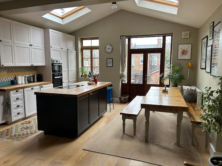 Bright Family Home In South London - London, UK