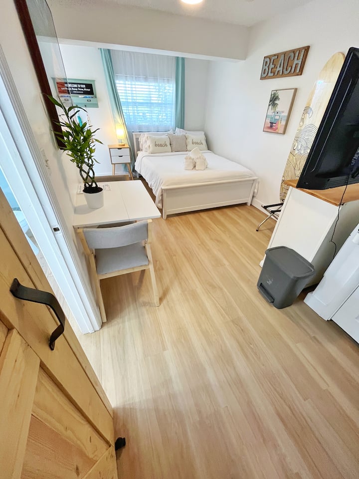 Pet-friendly Studio – Cozy & 10 Min To The Beach - Pompano Beach, FL