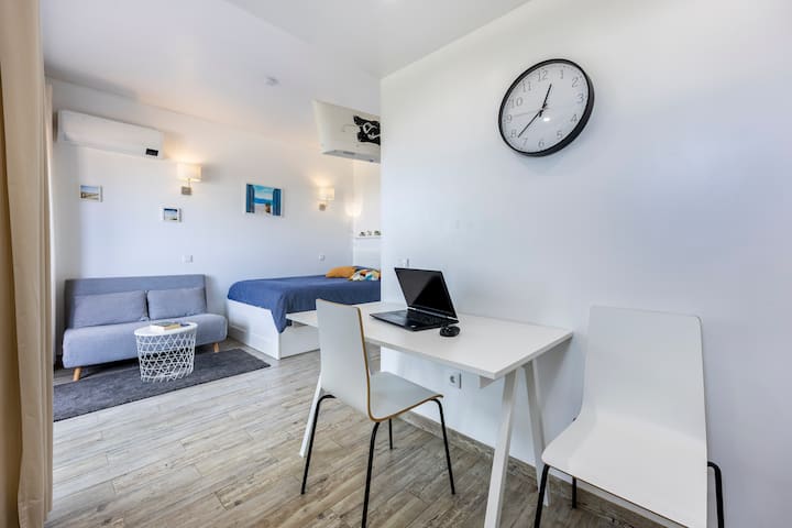 Beachfront Cozy Apt - Ac, Wifi, Bay View - Alvor