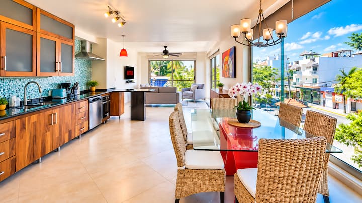 Prime 5th Ave 3 Bedroom | 2 Kings | Steps To Beach - 普拉亞德爾卡曼